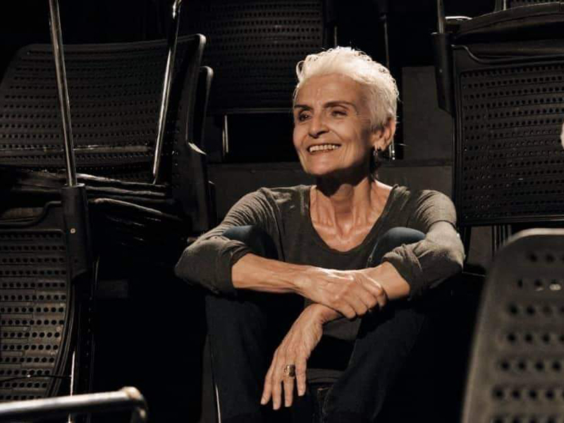 Nelda Castillo: Algo parecido a ser una hidalga - Elena Llovet